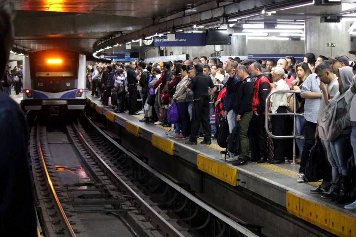 Linha 1-Azul do Metrô reduz velocidade devido à falta de energia ...