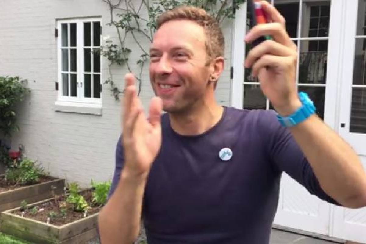 Cantante Chris Martin causa sensación al cantar en español | Publimetro ...