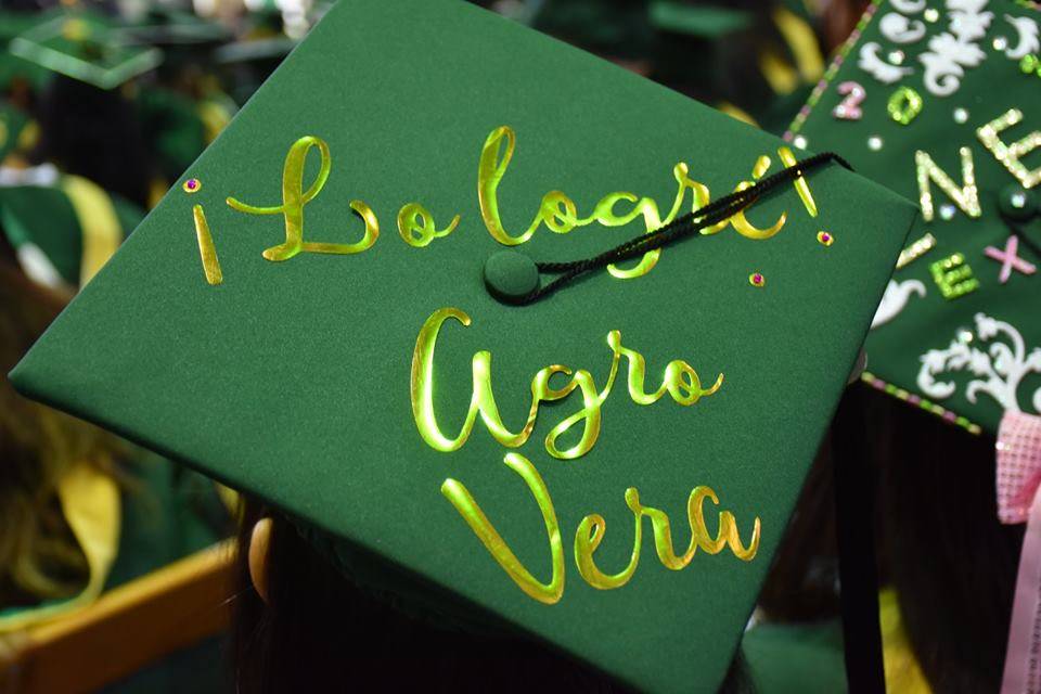 Creatividad en los birretes de la graduación del RUM | Metro