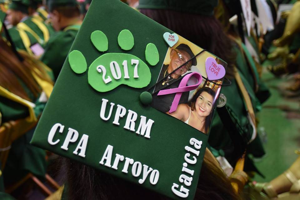 Creatividad en los birretes de la graduación del RUM | Metro