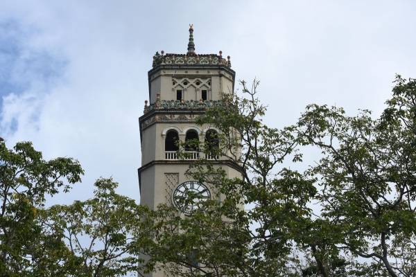 Sueldo de presidente UPR refleja desbalance de prioridades | Metro