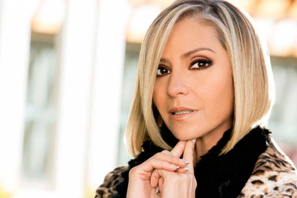 Daniela Castro denuncia que robaron su identidad para pedir dinero ...