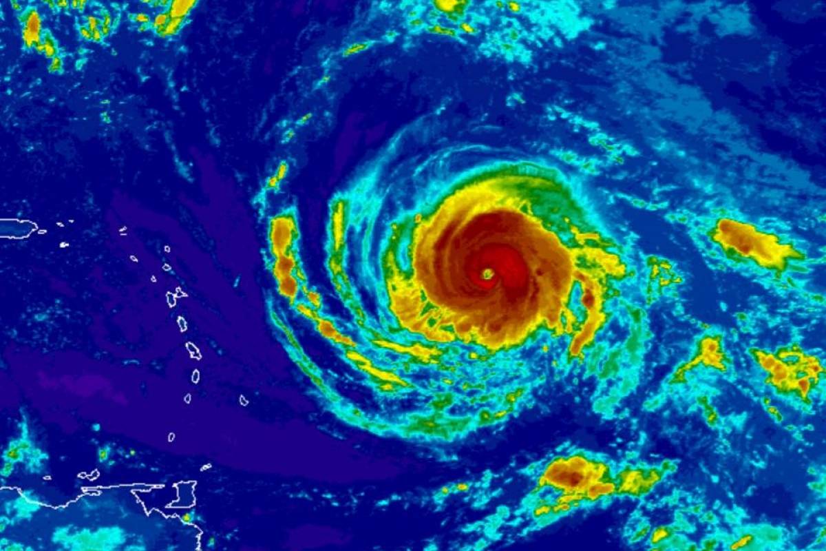 Huracán Irma aumenta a 120 millas por hora sus vientos | Metro