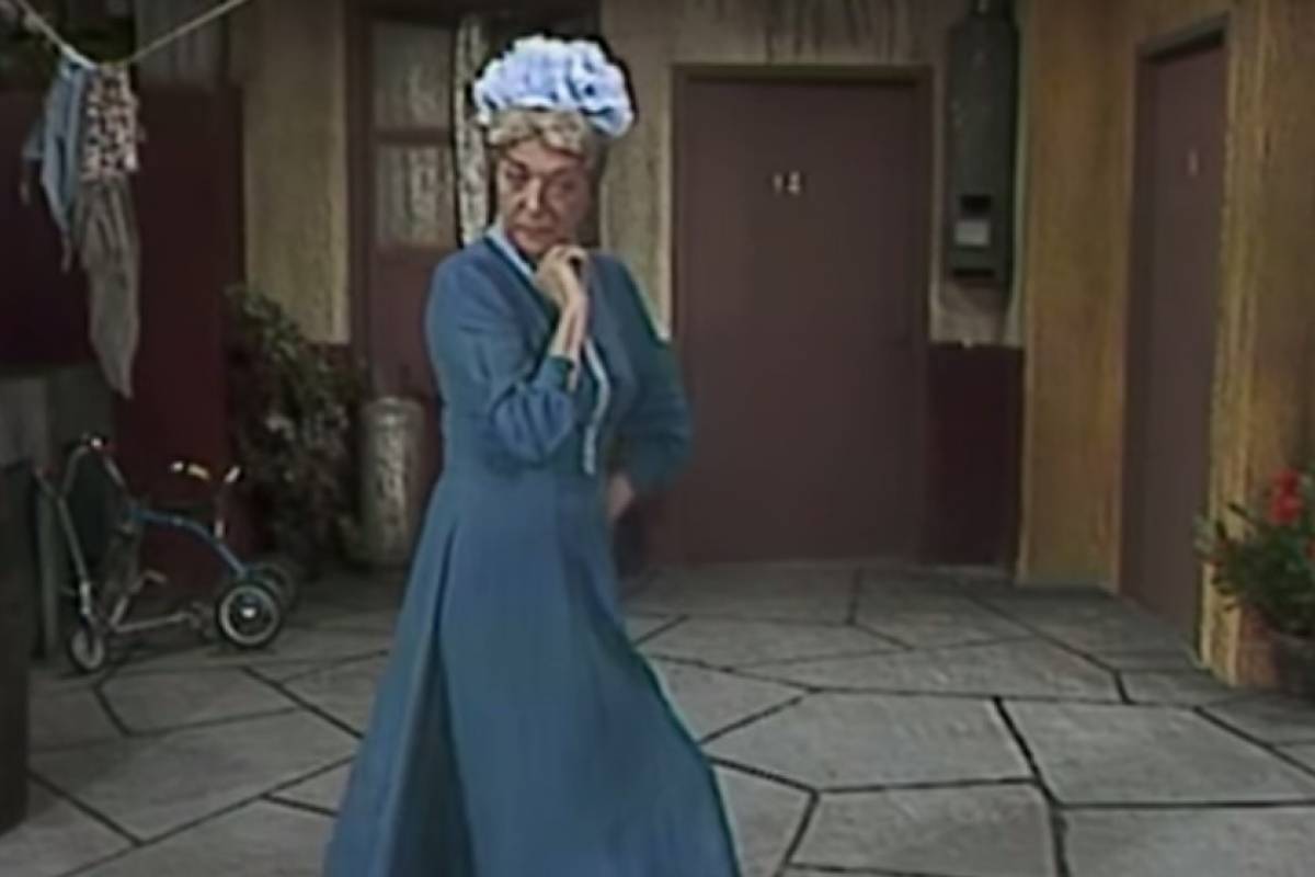 'Sin querer queriendo', subastarán el vestido azul de la 'Bruja del 71 ...