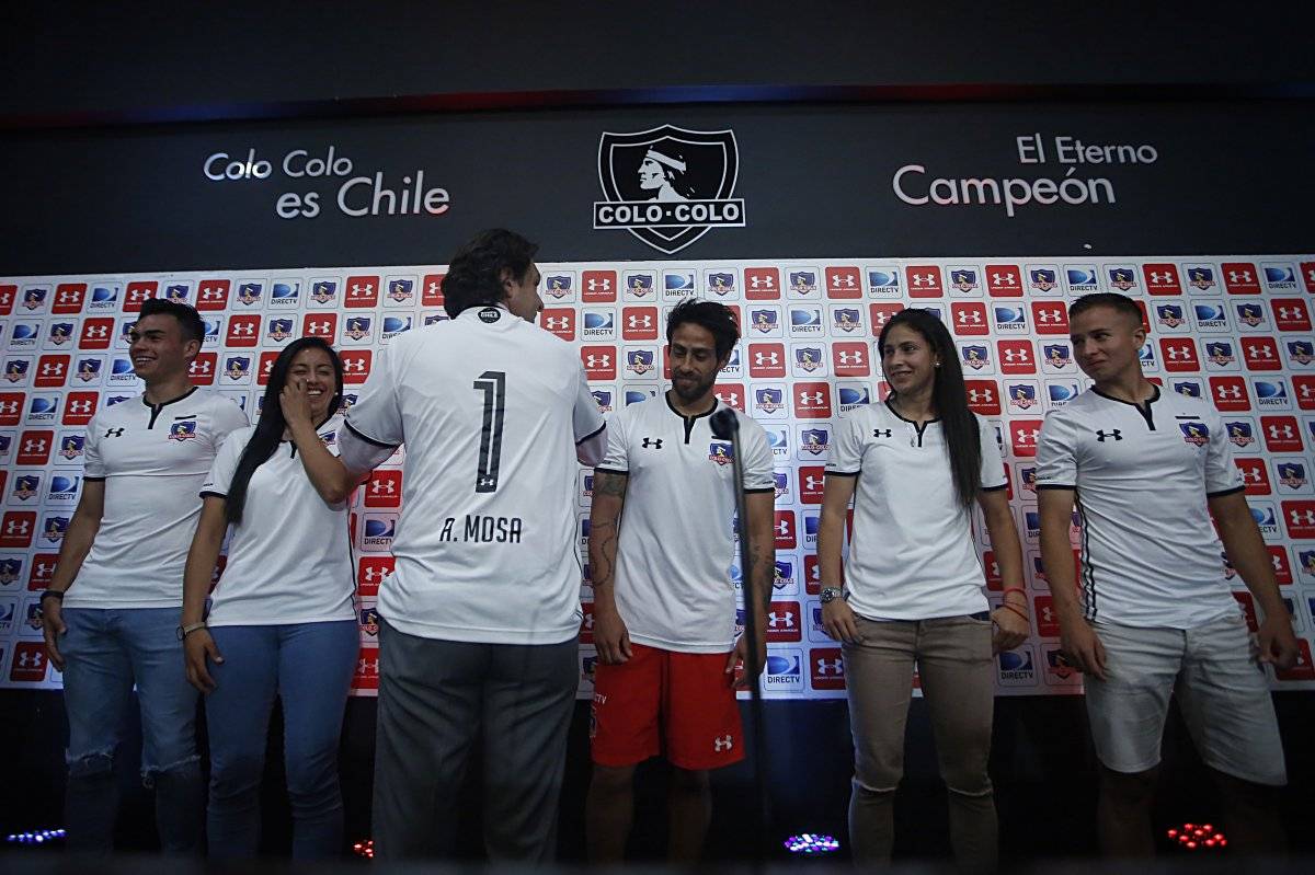 Colo Colo presentó oficialmente su nueva camiseta y la venderá sin ...