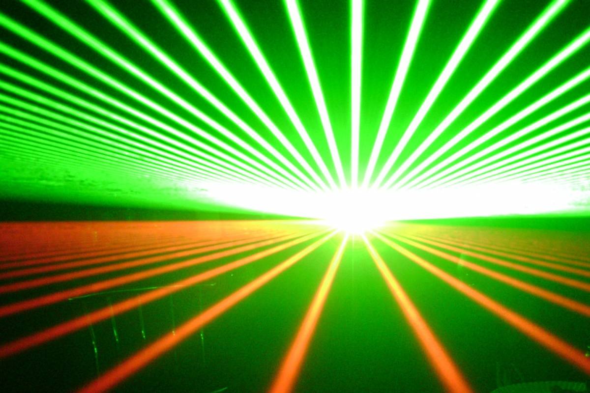 Por primera vez capturan en video el movimiento de un rayo láser
