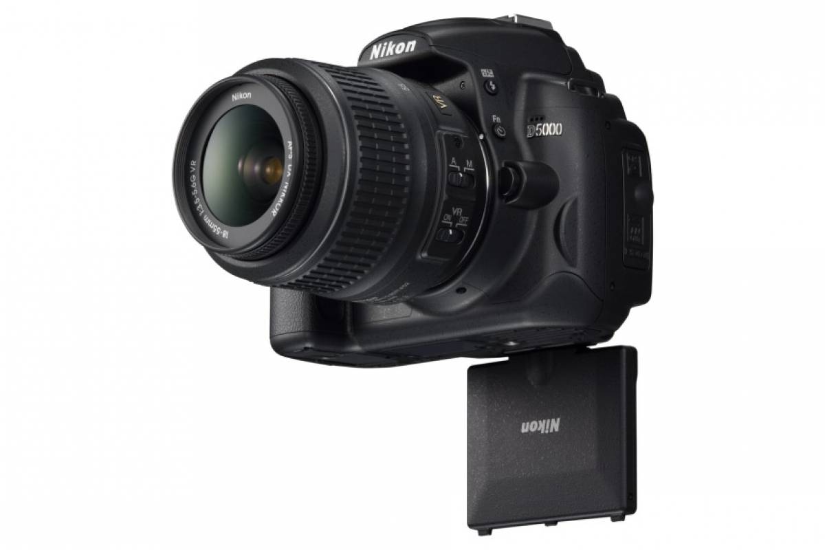 Nikon D5000: Graba HD y tiene pantalla abatible