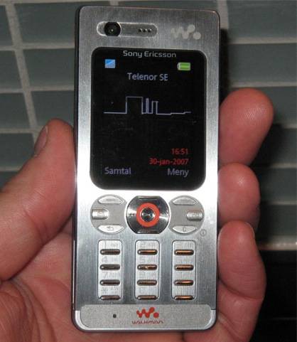 Sony Ericsson w880 Ai a la vuelta de la esquina – FayerWayer