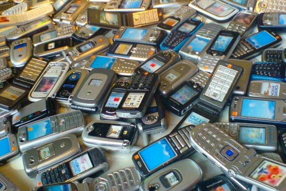 IDC: Ventas de smartphones superarán a los teléfonos básicos en 2013
