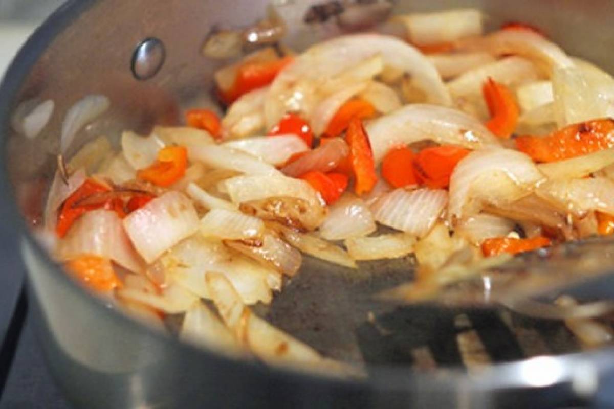 Qué es rehogar los alimentos [Concepto Cocina] - Sabrosía | Nueva Mujer