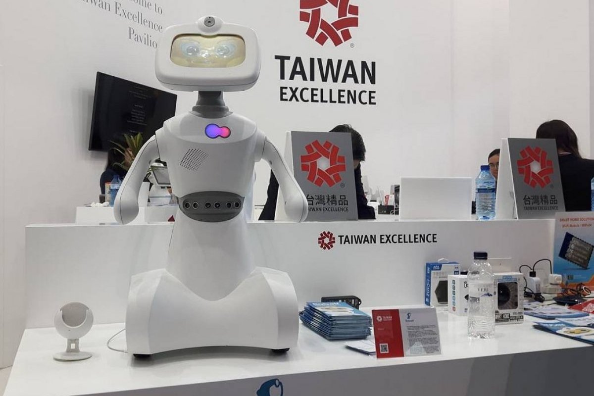 Robelf, el robot que aspira a convertirse en un miembro más de la ...