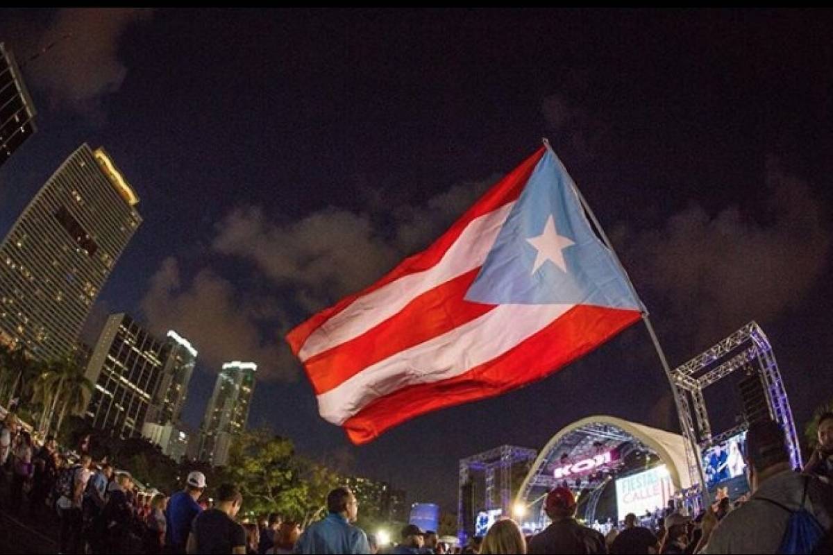 Julián reafirma su orgullo de ser puertorriqueño | Metro