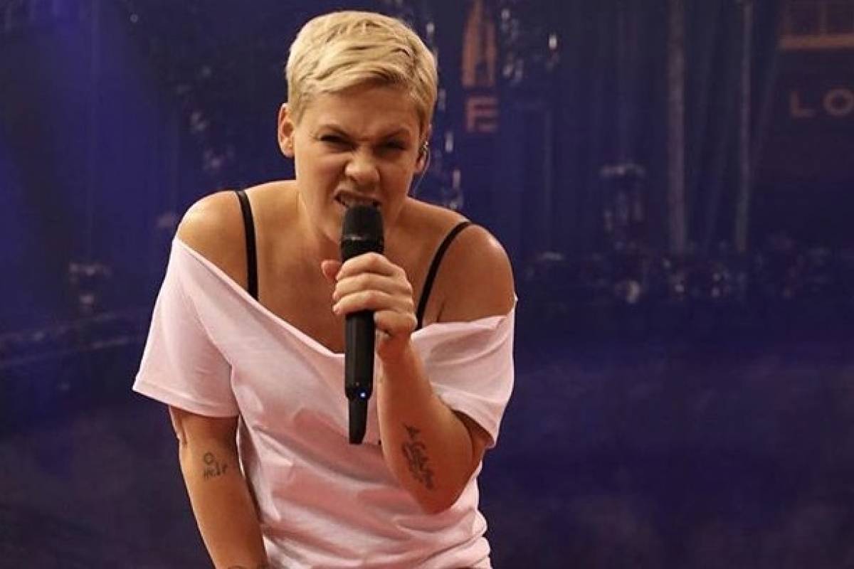 Cantante Pink cancela tercer concierto tras seguir hospitalizada | Metro