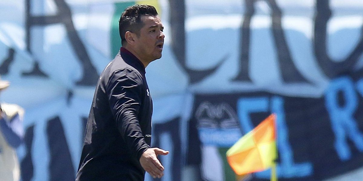 Héctor Tapia con la cara larga tras el empate de Colo Colo en Rancagua ...