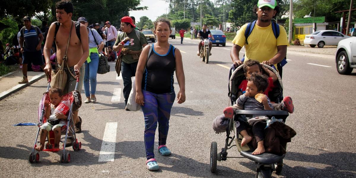 Caravana migrante camina de Veracruz hacia la Ciudad de México ...