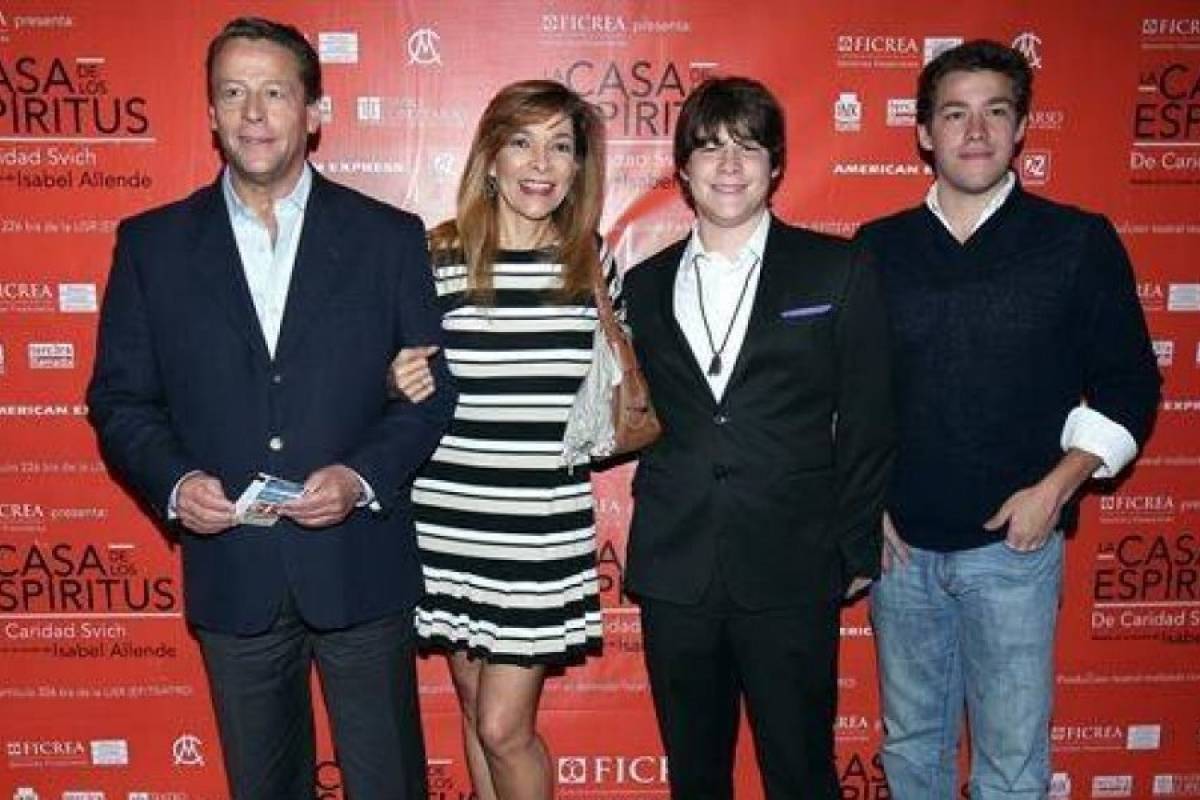 Por venganza a Alfredo Adame exhiben fotos íntimas de su hijo besando a ...