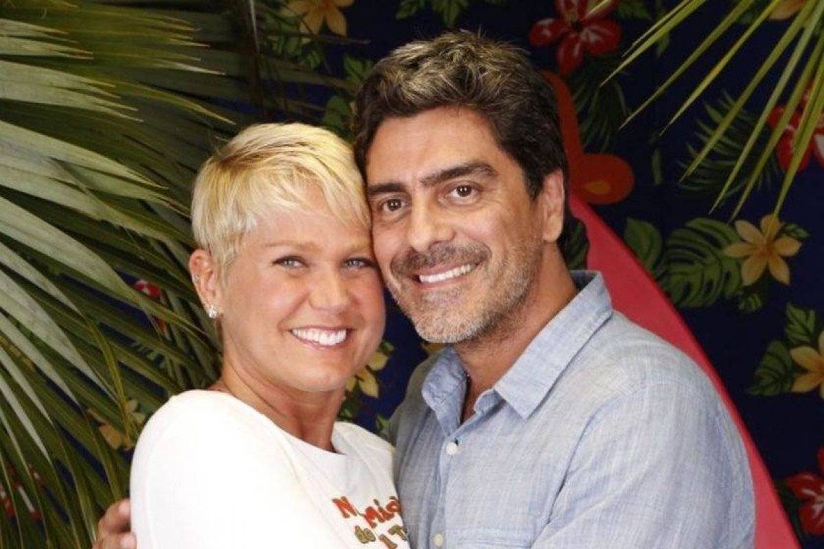 FOTO. Xuxa posa desnuda y en la cama junto a su novio | Metro