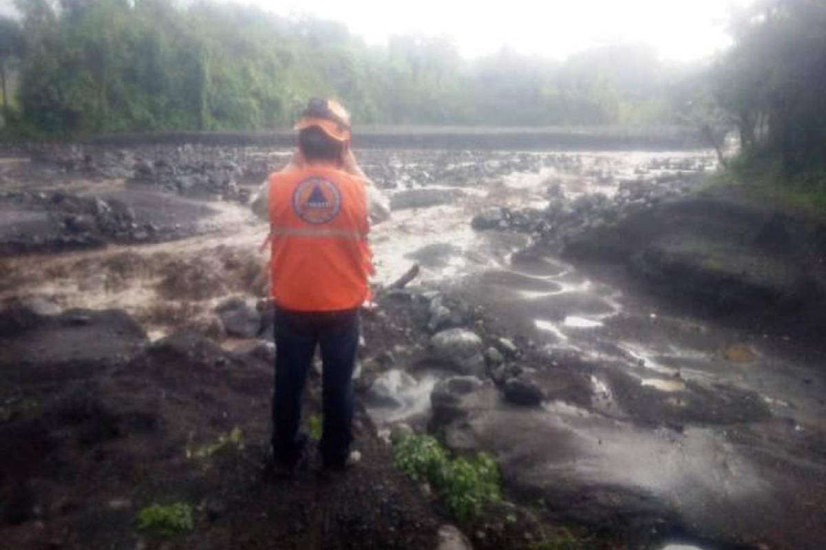 Lluvias generan descenso de lahares en el volcán de Fuego | Publinews