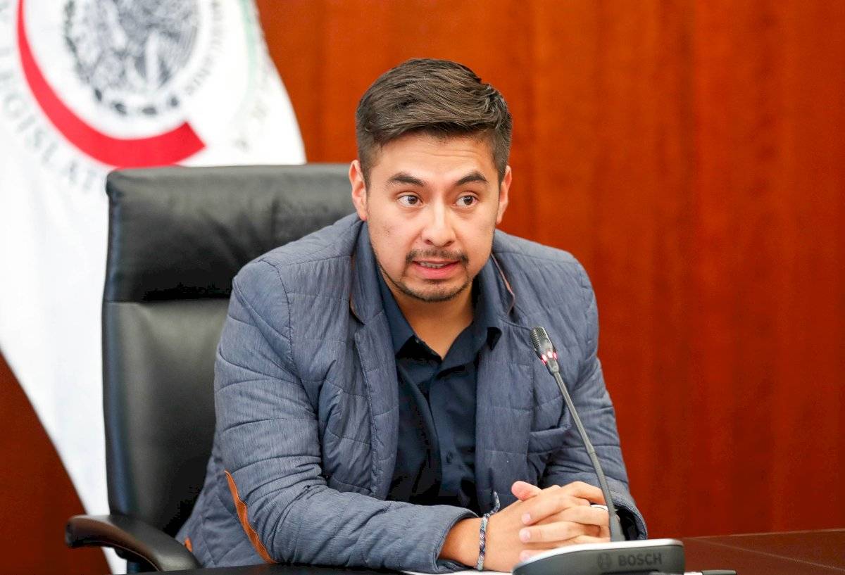 Propone Batres reducir de 25 a 21 años la edad para ser senador ...