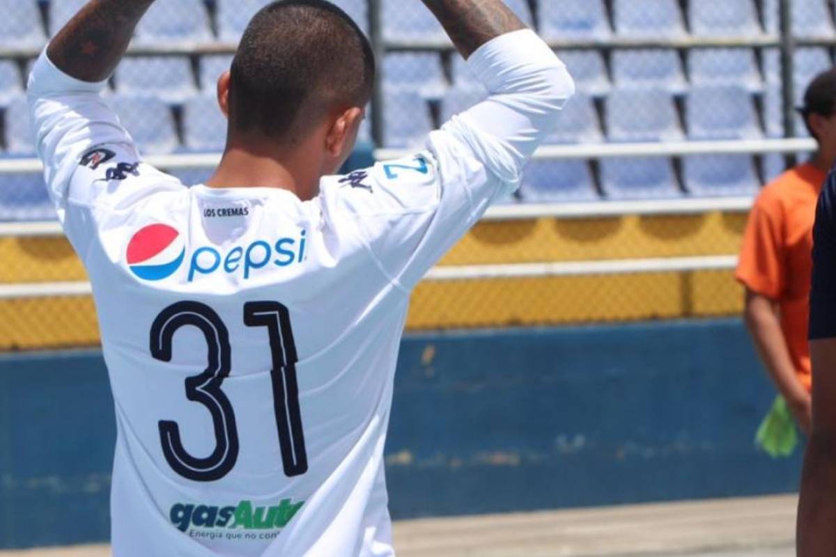 Steven Robles le recuerda a los aficionados de Municipal el hexacampeón ...