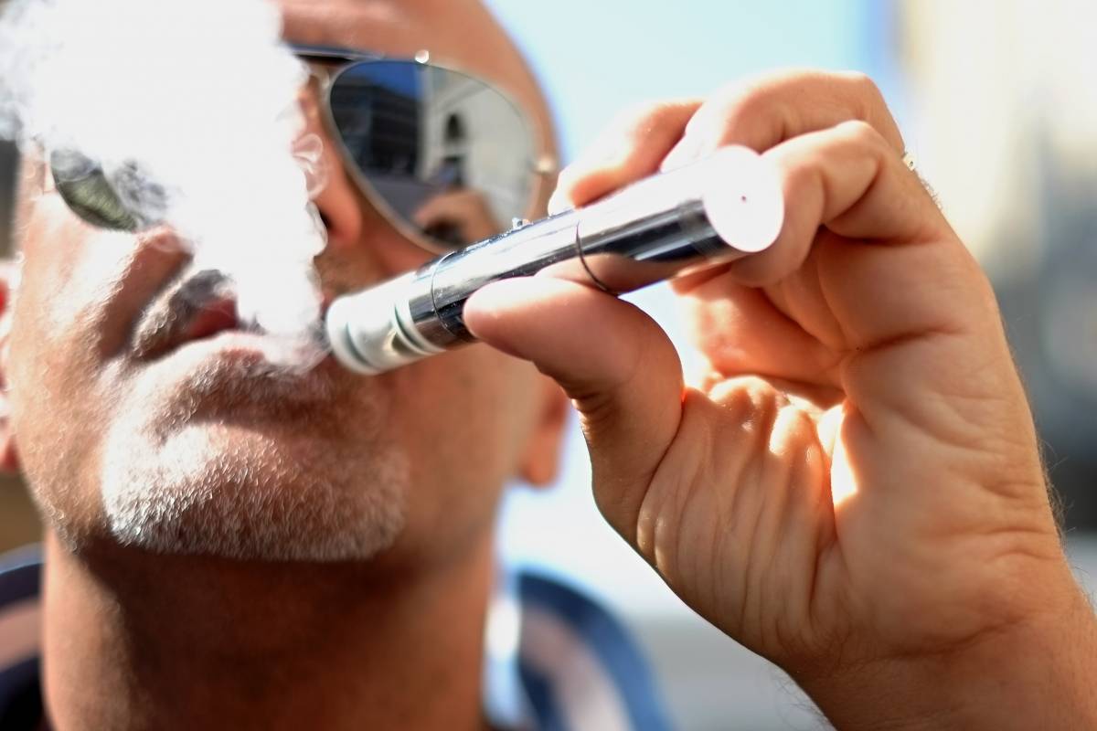 Lesiones pulmonares relacionadas a cigarrillos electrónicos podrían ...