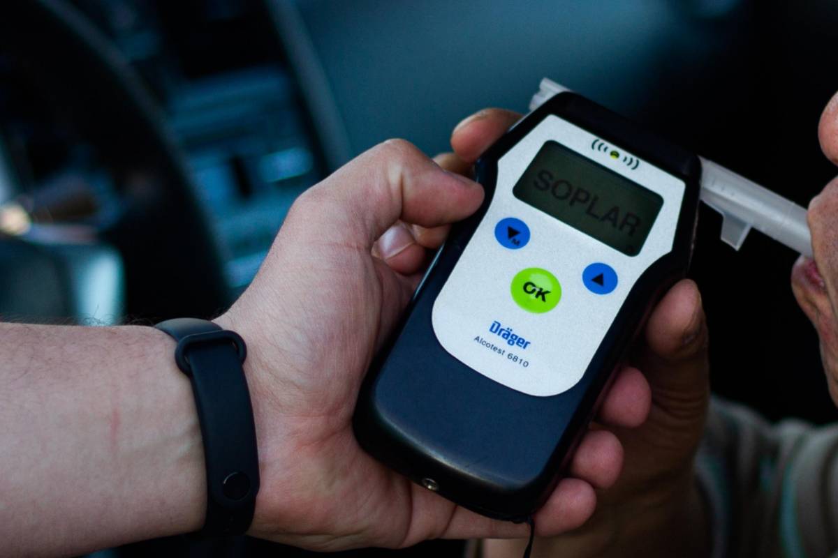 “Rompió” el alcotest: conductor argentino superó la medición máxima y ...