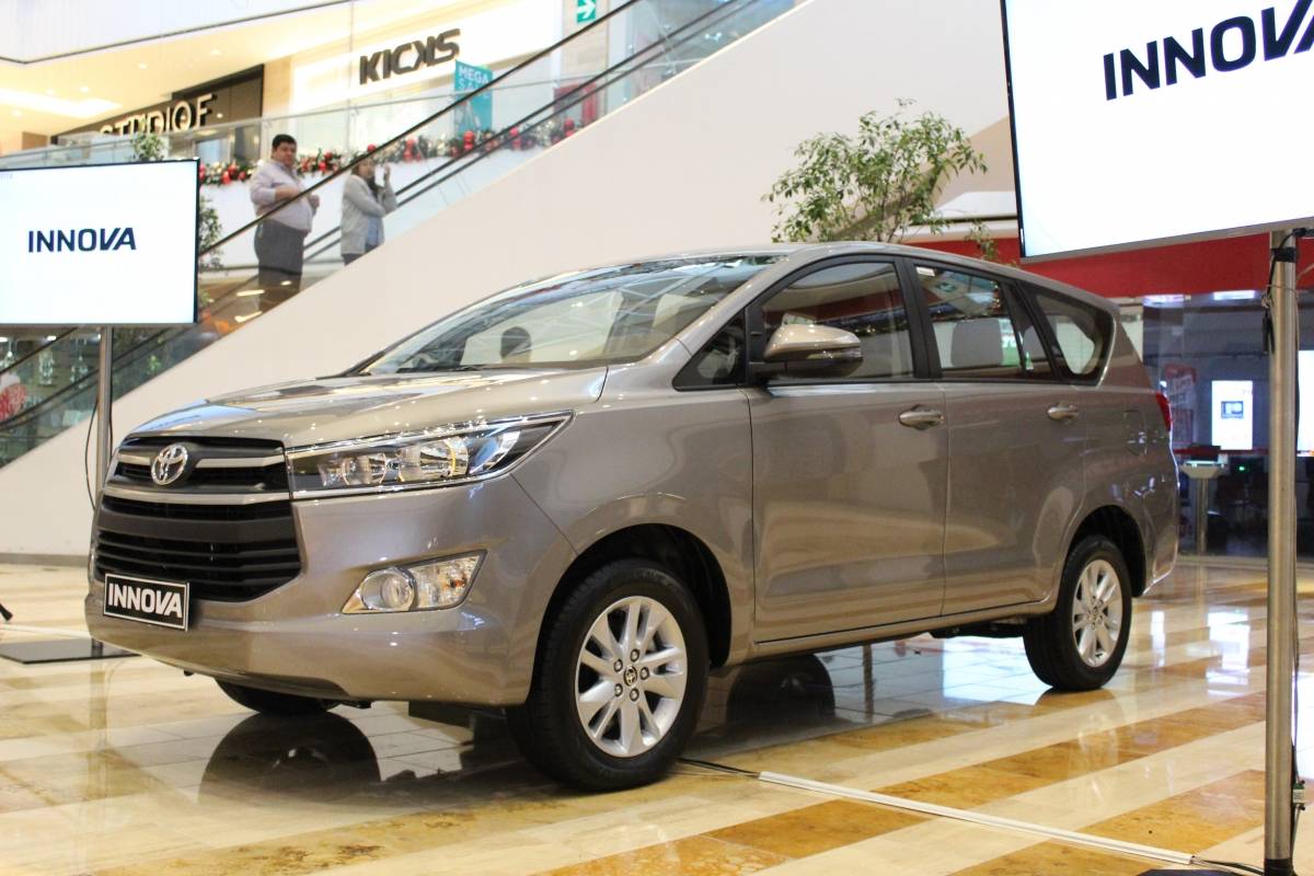 INNOVA, el vehículo familiar para ocho personas que ofrece confort y ...