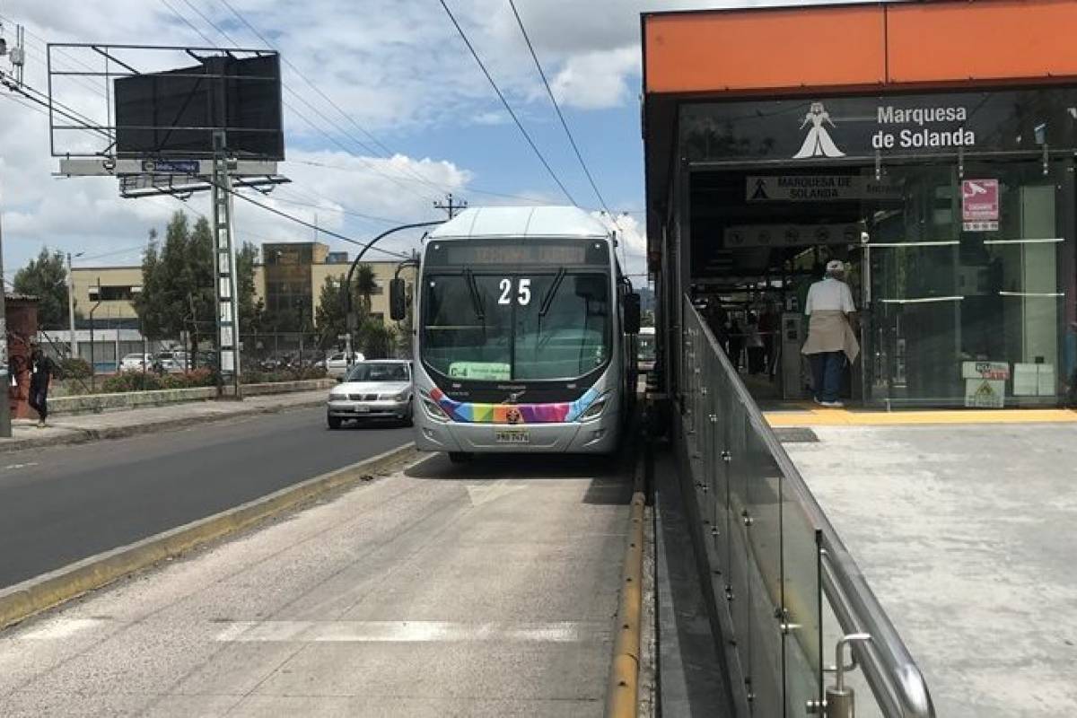 Parada del Trole en el sur de Quito, se cierra por Plan de ...