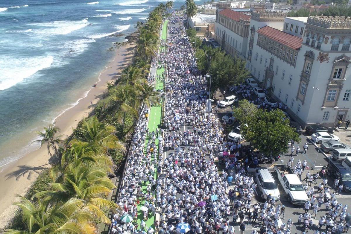 Caminan por San Juan con llamado a la paz en Puerto Rico | Metro