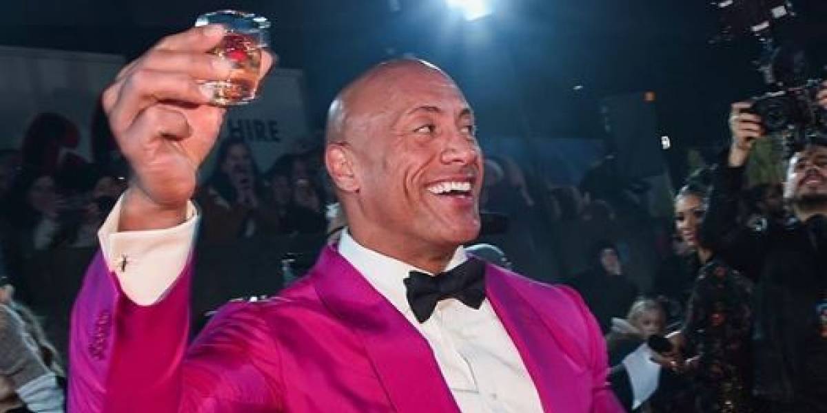 La Roca publica una foto en la que parece que su cuerpo va a estallar ...