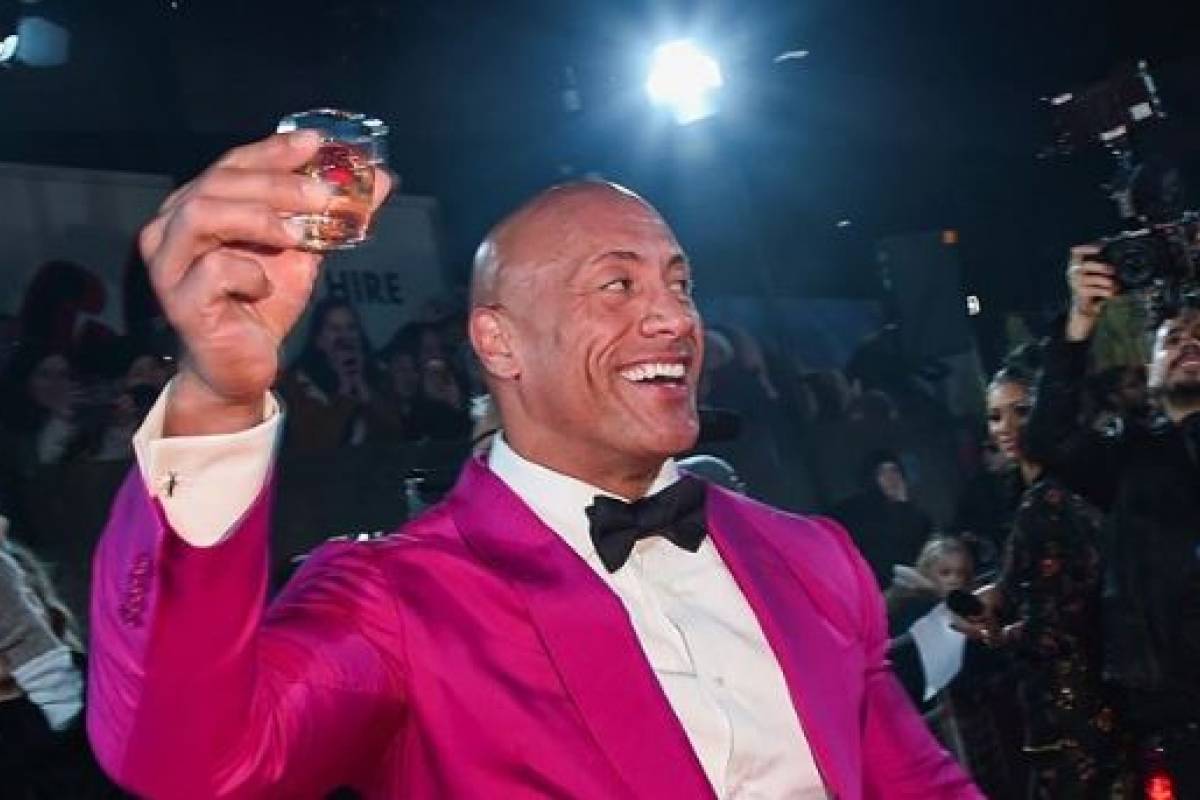 La Roca publica una foto en la que parece que su cuerpo va a estallar ...