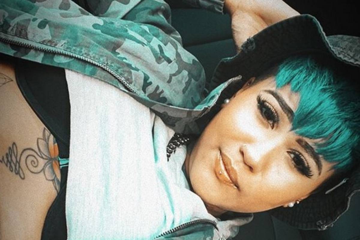 Elysanij se "quita la careta" | Metro