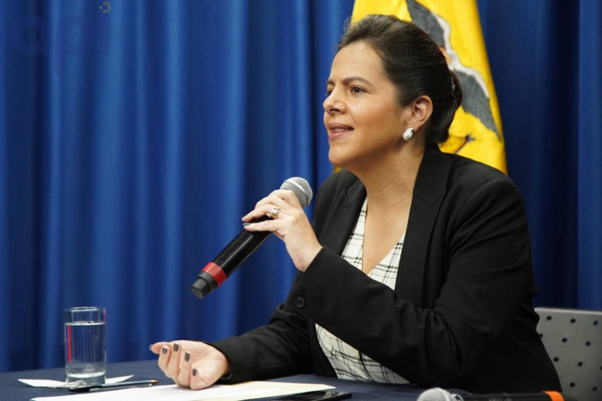 Rafael Correa respondió a críticas de la ministra de Gobierno María ...