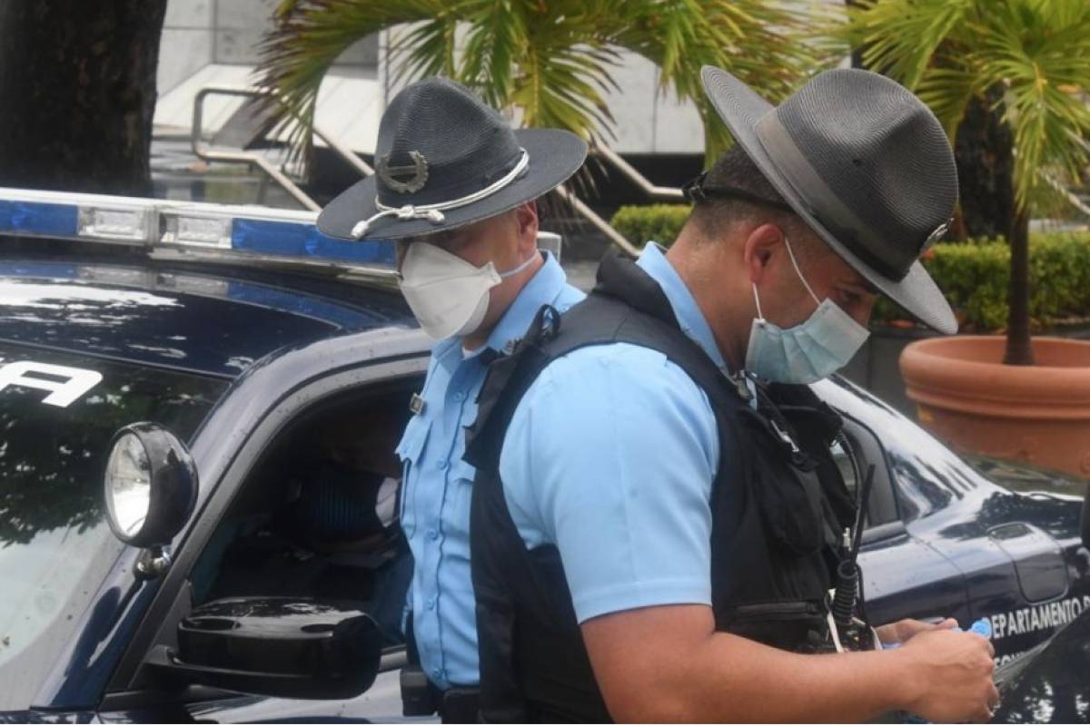 Más de 40 policías en Puerto Rico dan positivo al coronavirus | Metro