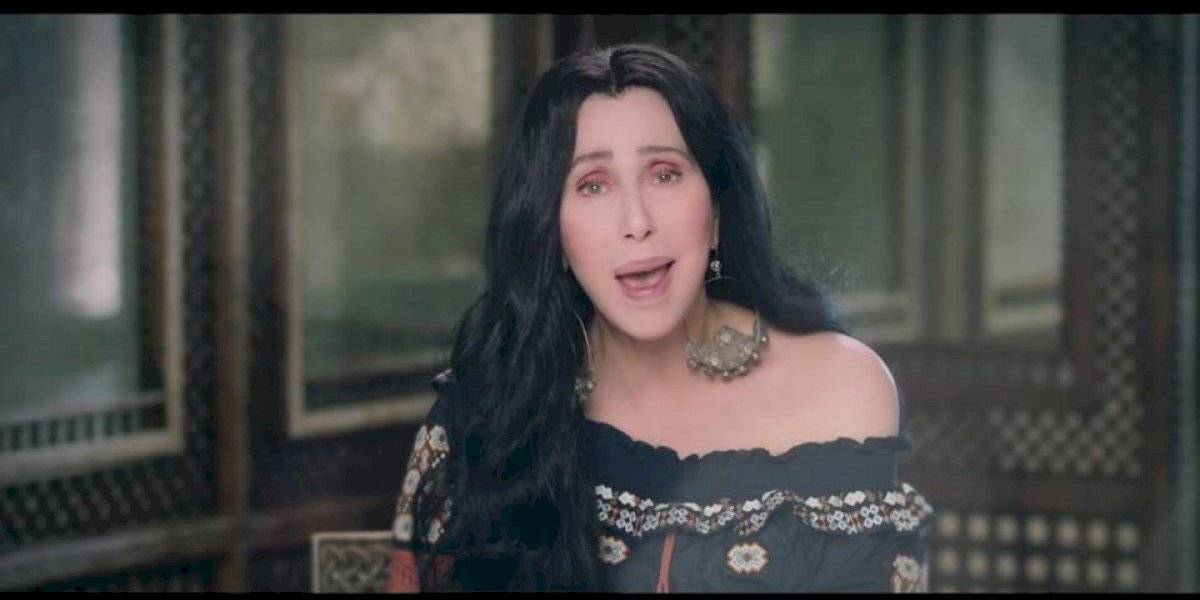 Cher conmemora sus 74 años con un salto al español | Metro