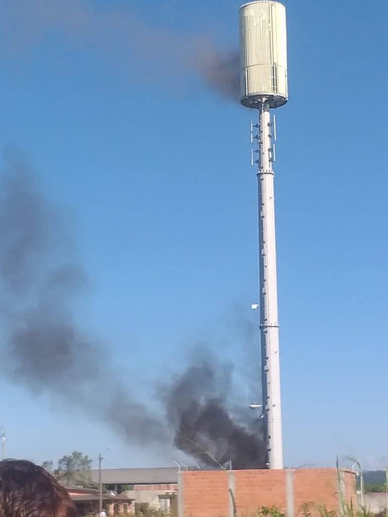 Bolivianos se sumaron al miedo de la red 5G, quemaron torres de ...