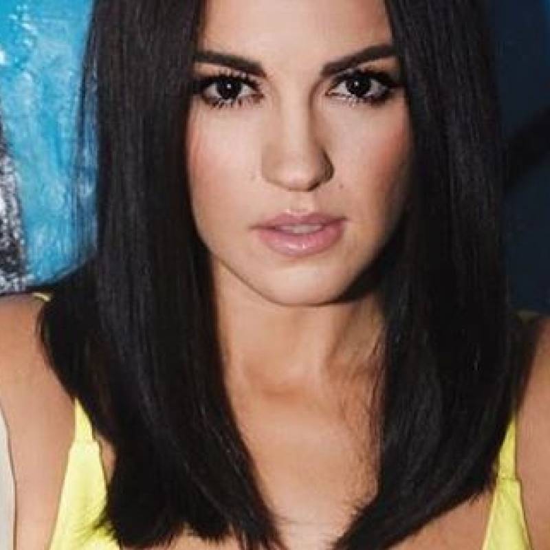 Maite Perroni impacta con mini vestido animal print y asimétrico que ...