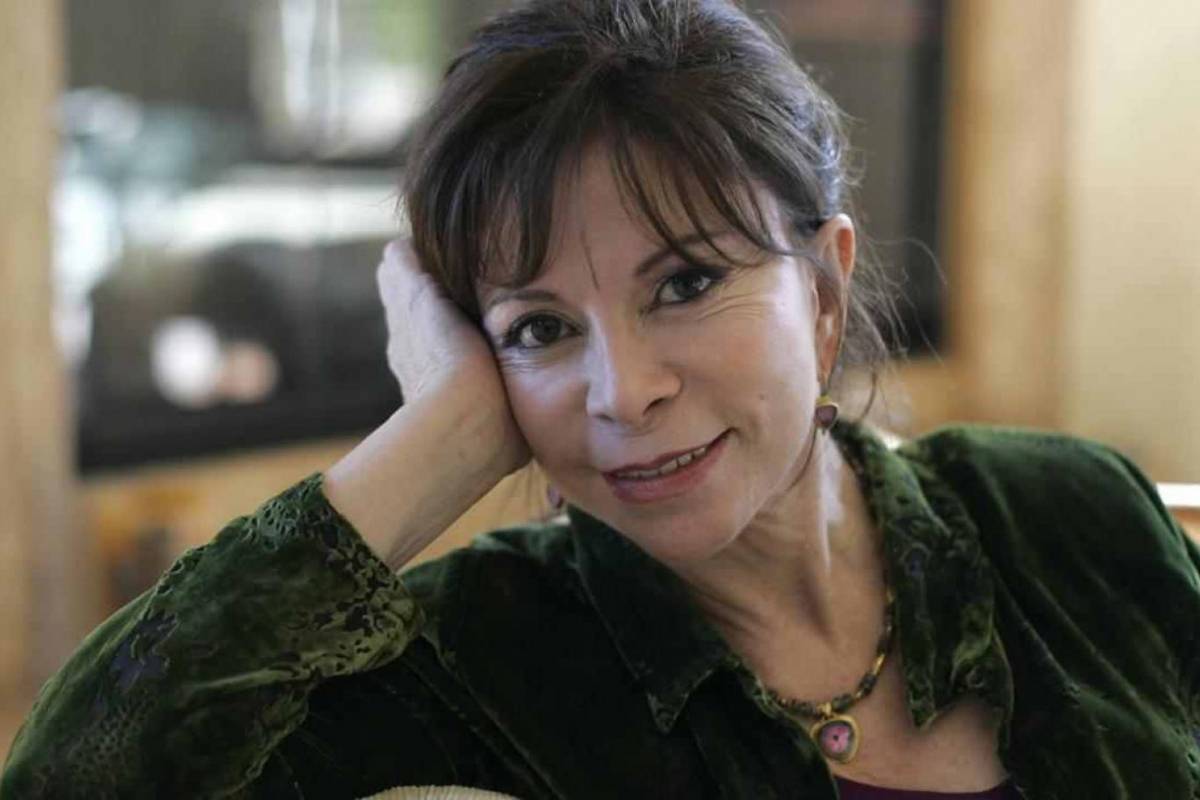 Hispanic Heritage Month: Isabel Allende, la escritora de pluma mágica ...