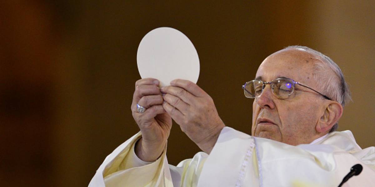 Meme del papa Francisco con la hostia revive en las redes y los ...
