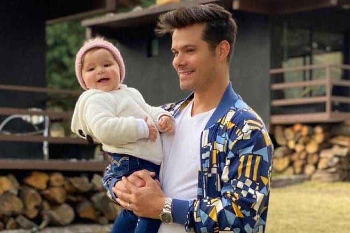 Brandon Peniche comparte tierna foto de su hija celebrando su segundo ...