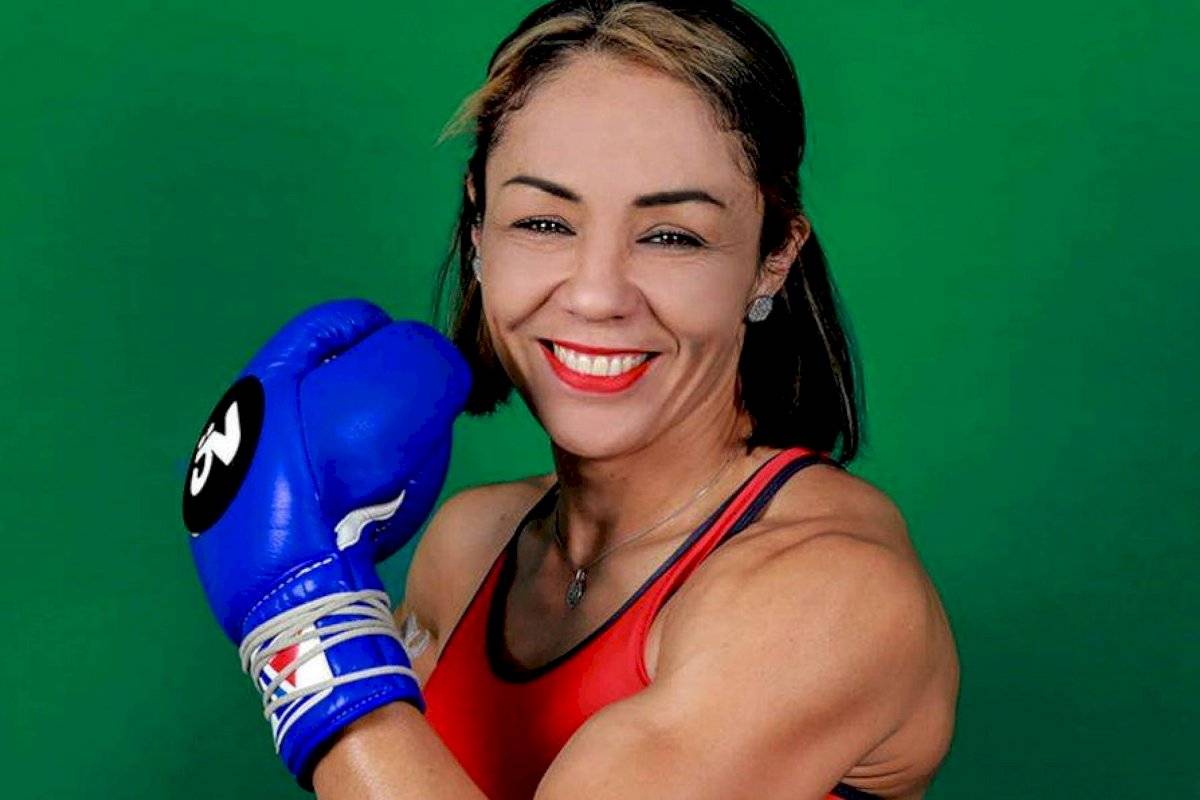 Boxeadora Jackie Nava es reconocida por el CMB tras 20 años de trayectoria